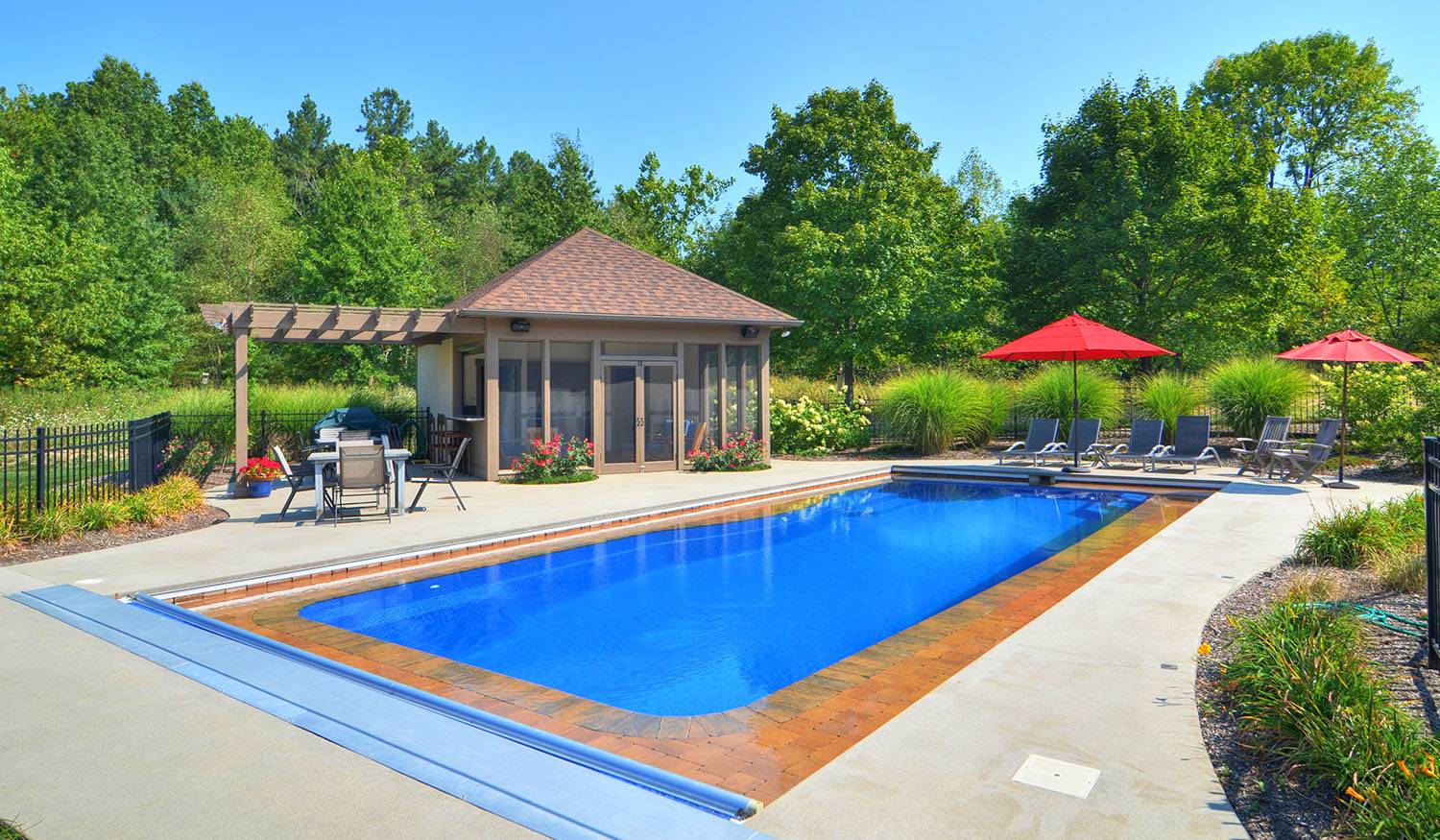5 Amazing Reasons Why a Fiberglass Backyard Pool is Better than a Beach ...